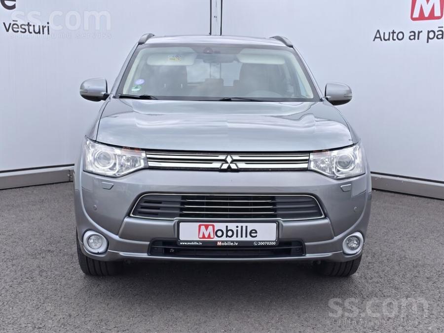 Pelēks Mitsubishi Outlander 2014 Rīga, ar dzinēja tilpumu 2.00 L un nobraukumu 267 tūkst. km par 8950 €, foto 3 vietnē AUTOMOTO.COM.LV