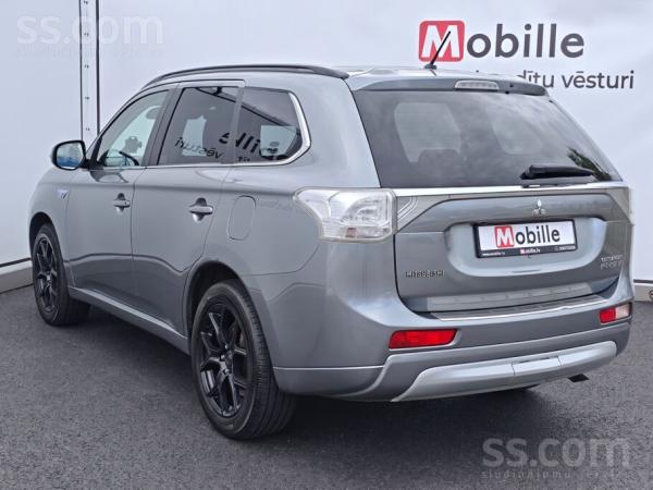 Pelēks Mitsubishi Outlander 2014 Rīga, ar dzinēja tilpumu 2.00 L un nobraukumu 267 tūkst. km par 8950 €, foto 4 vietnē AUTOMOTO.COM.LV