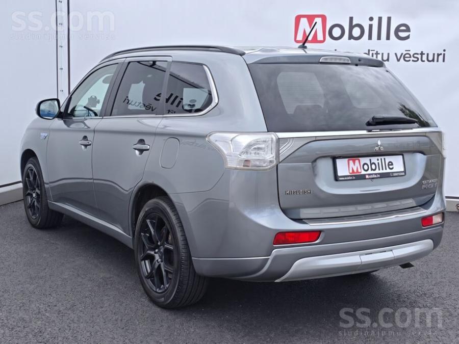Pelēks Mitsubishi Outlander 2014 Rīga, ar dzinēja tilpumu 2.00 L un nobraukumu 267 tūkst. km par 8950 €, foto 5 vietnē AUTOMOTO.COM.LV
