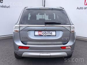 Pelēks Mitsubishi Outlander 2014 Rīga, ar dzinēja tilpumu 2.00 L un nobraukumu 267 tūkst. km par 8950 €, foto 6 vietnē AUTOMOTO.COM.LV