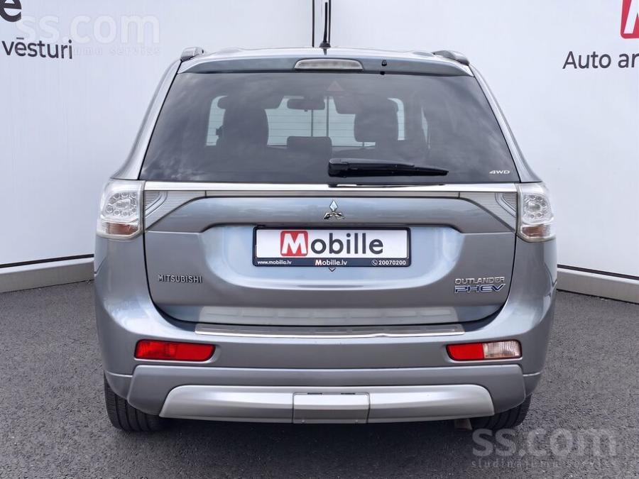Pelēks Mitsubishi Outlander 2014 Rīga, ar dzinēja tilpumu 2.00 L un nobraukumu 267 tūkst. km par 8950 €, foto 6 vietnē AUTOMOTO.COM.LV