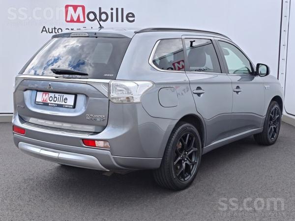 Pelēks Mitsubishi Outlander 2014 Rīga, ar dzinēja tilpumu 2.00 L un nobraukumu 267 tūkst. km par 8950 €, foto 6 vietnē AUTOMOTO.COM.LV