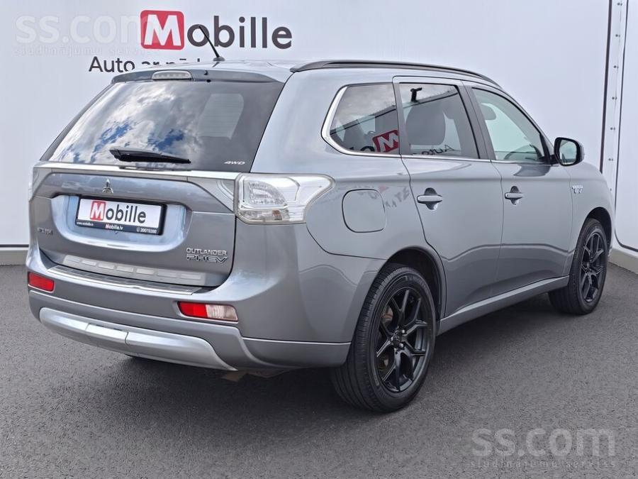 Pelēks Mitsubishi Outlander 2014 Rīga, ar dzinēja tilpumu 2.00 L un nobraukumu 267 tūkst. km par 8950 €, foto 7 vietnē AUTOMOTO.COM.LV