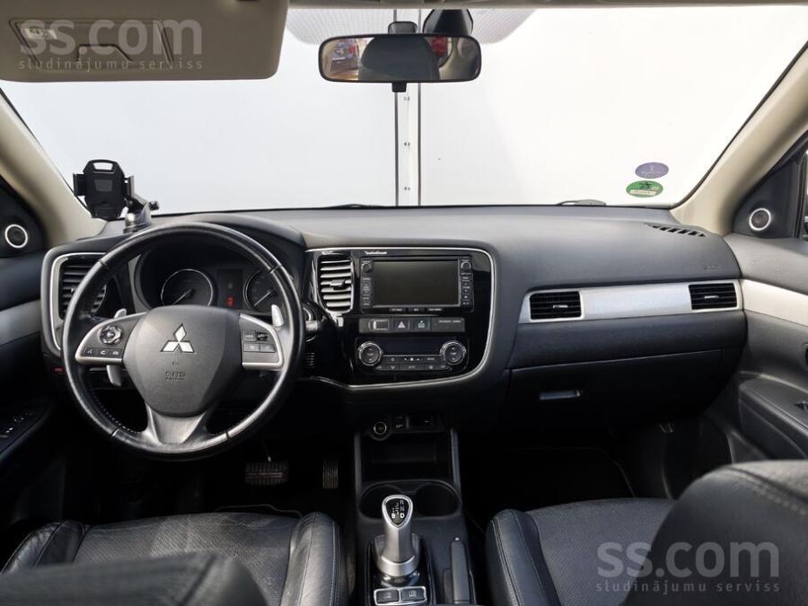 Pelēks Mitsubishi Outlander 2014 Rīga, ar dzinēja tilpumu 2.00 L un nobraukumu 267 tūkst. km par 8950 €, foto 8 vietnē AUTOMOTO.COM.LV