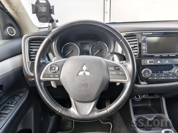 Pelēks Mitsubishi Outlander 2014 Rīga, ar dzinēja tilpumu 2.00 L un nobraukumu 267 tūkst. km par 8950 €, foto 8 vietnē AUTOMOTO.COM.LV