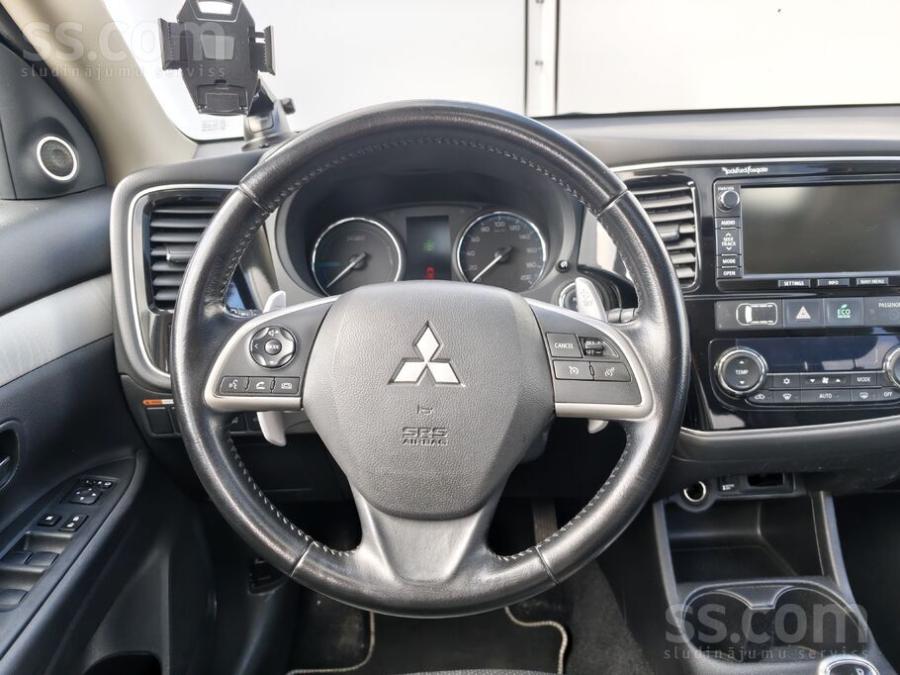 Pelēks Mitsubishi Outlander 2014 Rīga, ar dzinēja tilpumu 2.00 L un nobraukumu 267 tūkst. km par 8950 €, foto 9 vietnē AUTOMOTO.COM.LV
