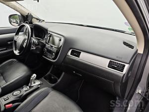 Pelēks Mitsubishi Outlander 2014 Rīga, ar dzinēja tilpumu 2.00 L un nobraukumu 267 tūkst. km par 8950 €, foto 11 vietnē AUTOMOTO.COM.LV