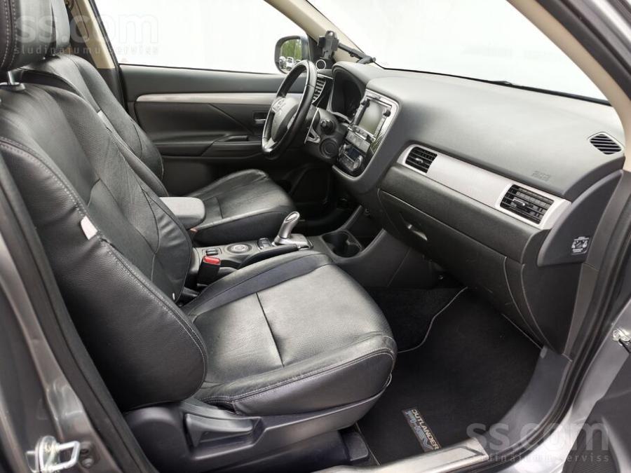 Pelēks Mitsubishi Outlander 2014 Rīga, ar dzinēja tilpumu 2.00 L un nobraukumu 267 tūkst. km par 8950 €, foto 12 vietnē AUTOMOTO.COM.LV