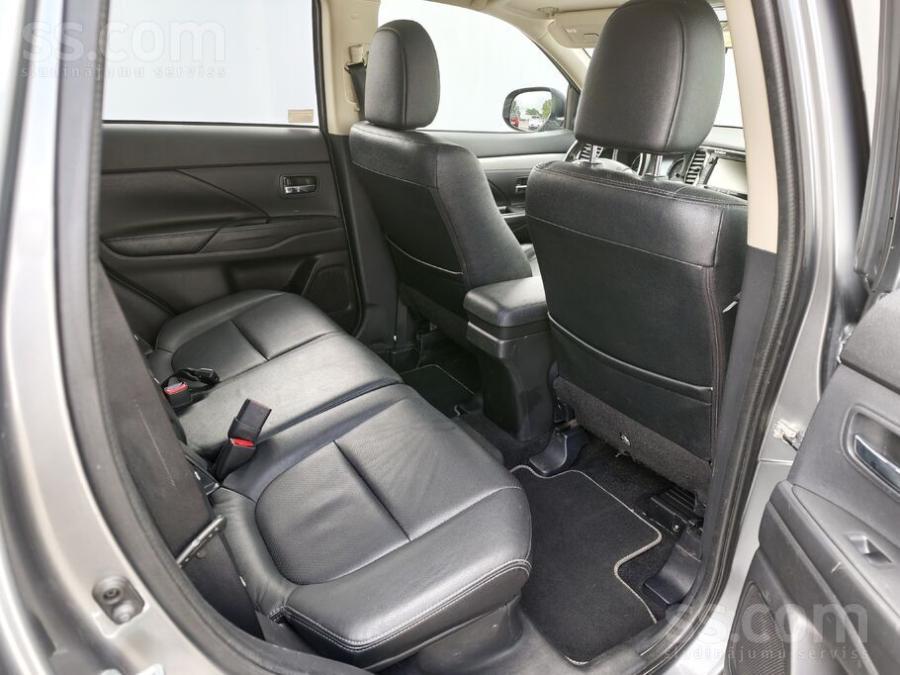 Pelēks Mitsubishi Outlander 2014 Rīga, ar dzinēja tilpumu 2.00 L un nobraukumu 267 tūkst. km par 8950 €, foto 13 vietnē AUTOMOTO.COM.LV