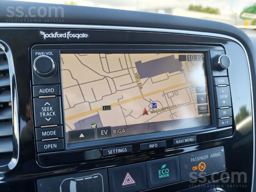 Pelēks Mitsubishi Outlander 2014 Rīga, ar dzinēja tilpumu 2.00 L un nobraukumu 267 tūkst. km par 8950 €, foto 17 vietnē AUTOMOTO.COM.LV