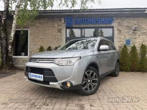 Pelēks Mitsubishi Outlander 2014 Tallina, ar dzinēja tilpumu 2.00 L un nobraukumu 186 tūkst. km par 7990 €, foto  vietnē AUTOMOTO.COM.LV