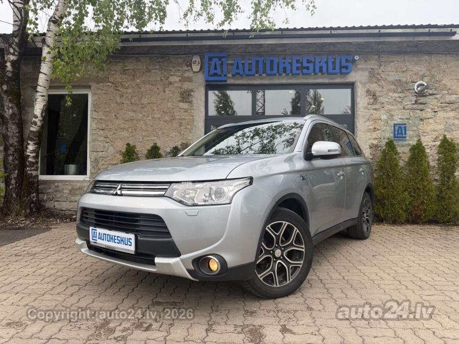Pelēks Mitsubishi Outlander 2014 Tallina, ar dzinēja tilpumu 2.00 L un nobraukumu 186 tūkst. km par 7990 €, foto 1 vietnē AUTOMOTO.COM.LV