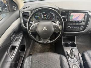 Pelēks Mitsubishi Outlander 2014 Tallina, ar dzinēja tilpumu 2.00 L un nobraukumu 186 tūkst. km par 7990 €, foto 5 vietnē AUTOMOTO.COM.LV