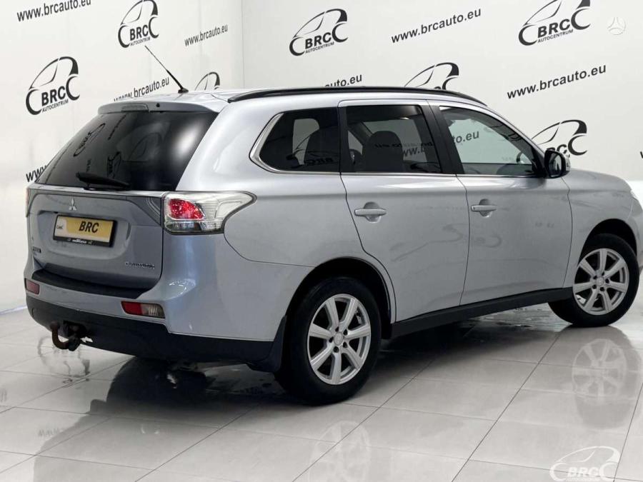 Grey Mitsubishi Outlander 2014 in Vilnius, with an engine capacity of 2.27 L and mileage of 244 thousand km for 6650 €, photo 4 on AUTOMOTO.COM.LV
