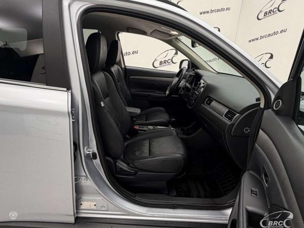 Pelēks Mitsubishi Outlander 2014 Viļņa, ar dzinēja tilpumu 2.27 L un nobraukumu 244 tūkst. km par 6650 €, foto 5 vietnē AUTOMOTO.COM.LV