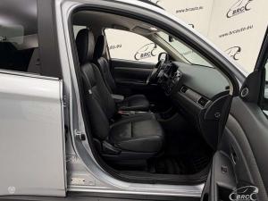 Grey Mitsubishi Outlander 2014 in Vilnius, with an engine capacity of 2.27 L and mileage of 244 thousand km for 6650 €, photo 6 on AUTOMOTO.COM.LV