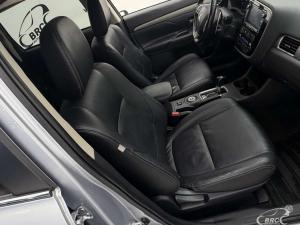 Grey Mitsubishi Outlander 2014 in Vilnius, with an engine capacity of 2.27 L and mileage of 244 thousand km for 6650 €, photo 7 on AUTOMOTO.COM.LV