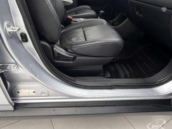 Pelēks Mitsubishi Outlander 2014 Viļņa, ar dzinēja tilpumu 2.27 L un nobraukumu 244 tūkst. km par 6650 €, foto 7 vietnē AUTOMOTO.COM.LV