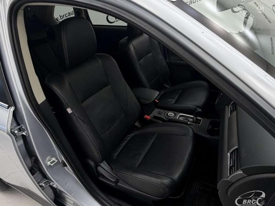 Grey Mitsubishi Outlander 2014 in Vilnius, with an engine capacity of 2.27 L and mileage of 244 thousand km for 6650 €, photo 9 on AUTOMOTO.COM.LV