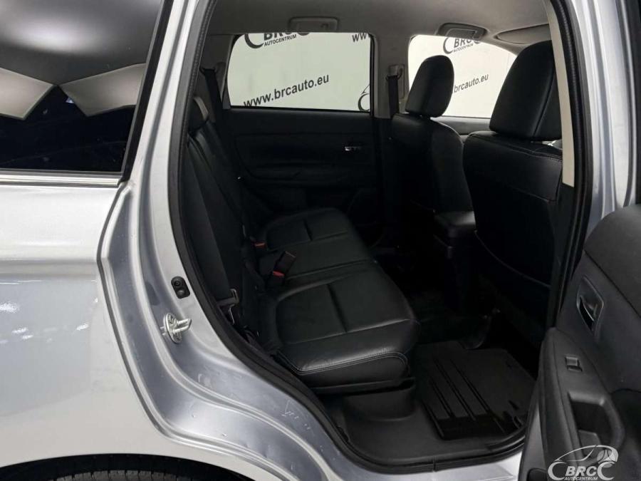 Grey Mitsubishi Outlander 2014 in Vilnius, with an engine capacity of 2.27 L and mileage of 244 thousand km for 6650 €, photo 11 on AUTOMOTO.COM.LV