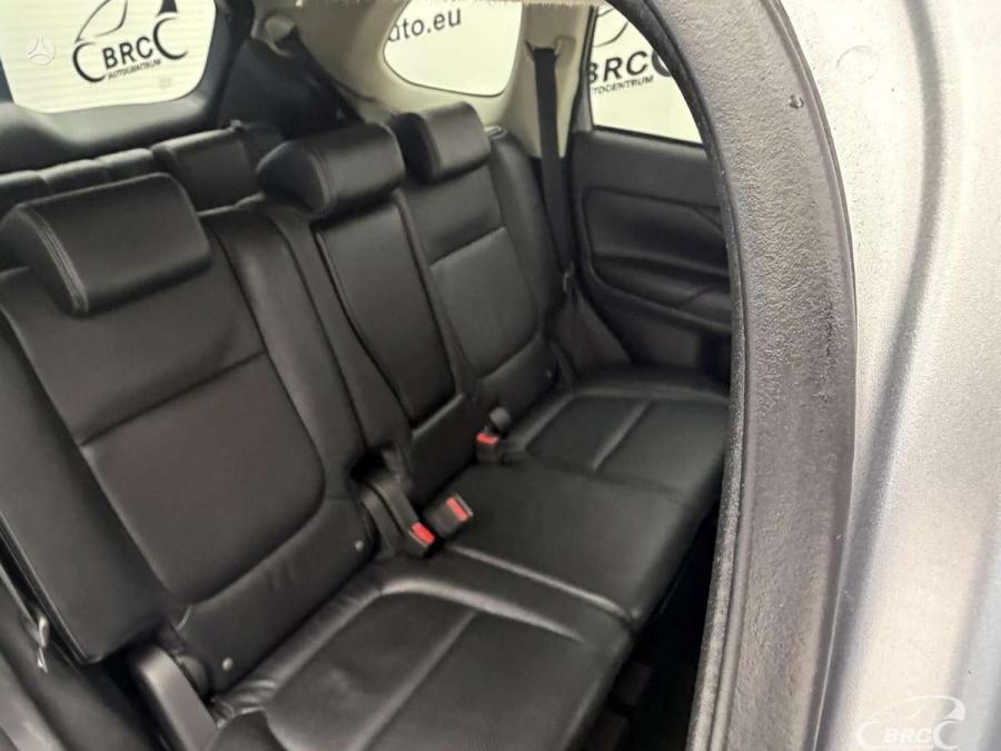Grey Mitsubishi Outlander 2014 in Vilnius, with an engine capacity of 2.27 L and mileage of 244 thousand km for 6650 €, photo 12 on AUTOMOTO.COM.LV