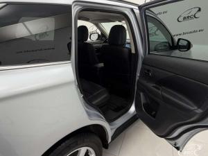 Grey Mitsubishi Outlander 2014 in Vilnius, with an engine capacity of 2.27 L and mileage of 244 thousand km for 6650 €, photo 13 on AUTOMOTO.COM.LV