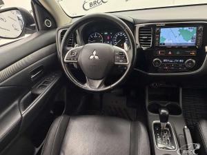 Grey Mitsubishi Outlander 2014 in Vilnius, with an engine capacity of 2.27 L and mileage of 244 thousand km for 6650 €, photo 14 on AUTOMOTO.COM.LV