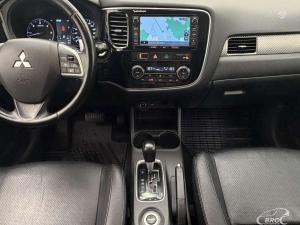 Grey Mitsubishi Outlander 2014 in Vilnius, with an engine capacity of 2.27 L and mileage of 244 thousand km for 6650 €, photo 15 on AUTOMOTO.COM.LV