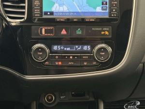Grey Mitsubishi Outlander 2014 in Vilnius, with an engine capacity of 2.27 L and mileage of 244 thousand km for 6650 €, photo 17 on AUTOMOTO.COM.LV