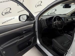 Grey Mitsubishi Outlander 2014 in Vilnius, with an engine capacity of 2.27 L and mileage of 244 thousand km for 6650 €, photo 20 on AUTOMOTO.COM.LV