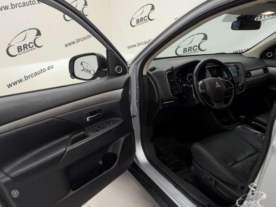 Grey Mitsubishi Outlander 2014 in Vilnius, with an engine capacity of 2.27 L and mileage of 244 thousand km for 6650 €, photo 20 on AUTOMOTO.COM.LV