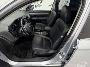 Grey Mitsubishi Outlander 2014 in Vilnius, with an engine capacity of 2.27 L and mileage of 244 thousand km for 6650 €, photo 22 on AUTOMOTO.COM.LV