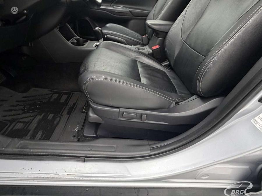 Grey Mitsubishi Outlander 2014 in Vilnius, with an engine capacity of 2.27 L and mileage of 244 thousand km for 6650 €, photo 23 on AUTOMOTO.COM.LV