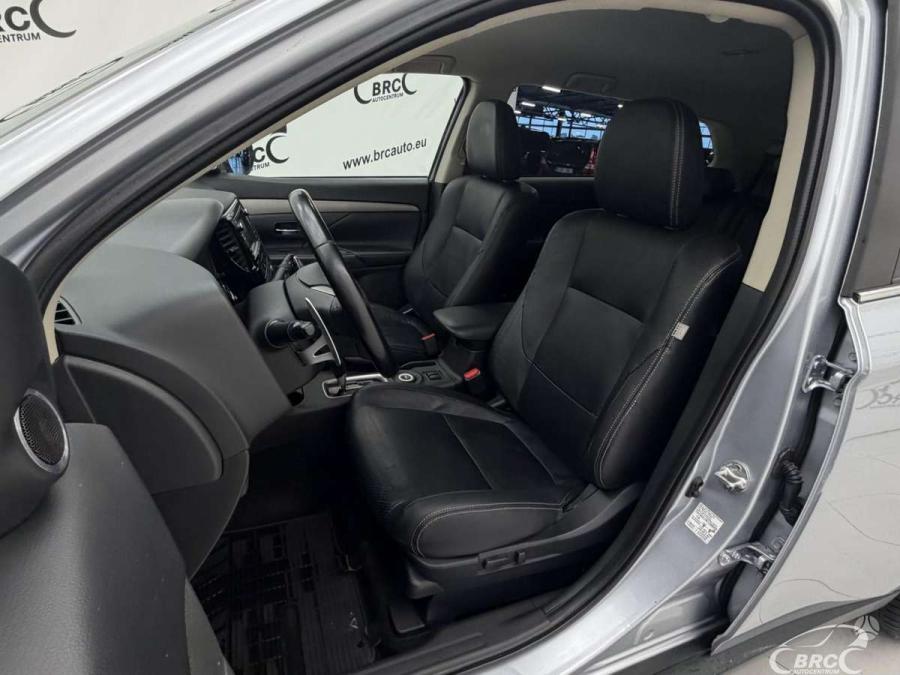 Grey Mitsubishi Outlander 2014 in Vilnius, with an engine capacity of 2.27 L and mileage of 244 thousand km for 6650 €, photo 24 on AUTOMOTO.COM.LV