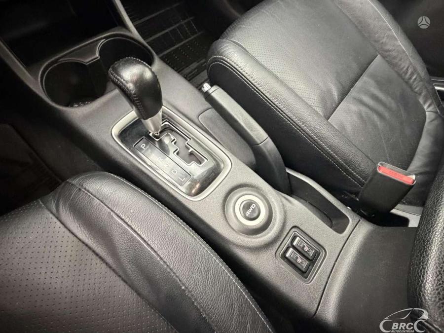 Grey Mitsubishi Outlander 2014 in Vilnius, with an engine capacity of 2.27 L and mileage of 244 thousand km for 6650 €, photo 27 on AUTOMOTO.COM.LV