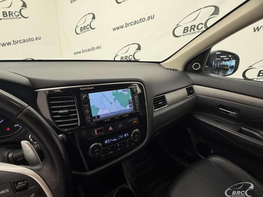 Grey Mitsubishi Outlander 2014 in Vilnius, with an engine capacity of 2.27 L and mileage of 244 thousand km for 6650 €, photo 28 on AUTOMOTO.COM.LV