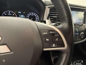 Grey Mitsubishi Outlander 2014 in Vilnius, with an engine capacity of 2.27 L and mileage of 244 thousand km for 6650 €, photo 30 on AUTOMOTO.COM.LV