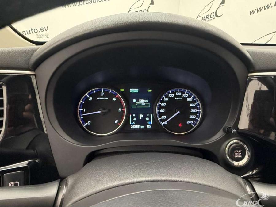 Grey Mitsubishi Outlander 2014 in Vilnius, with an engine capacity of 2.27 L and mileage of 244 thousand km for 6650 €, photo 32 on AUTOMOTO.COM.LV