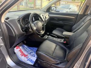 Grey Mitsubishi Outlander 2014 in Ukmerge, with an engine capacity of 2.27 L and mileage of 270 thousand km for 7350 €, photo 6 on AUTOMOTO.COM.LV