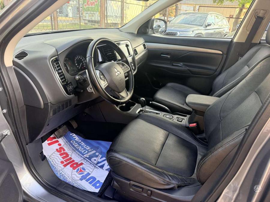 Grey Mitsubishi Outlander 2014 in Ukmerge, with an engine capacity of 2.27 L and mileage of 270 thousand km for 7350 €, photo 6 on AUTOMOTO.COM.LV