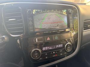 Grey Mitsubishi Outlander 2014 in Ukmerge, with an engine capacity of 2.27 L and mileage of 270 thousand km for 7350 €, photo 8 on AUTOMOTO.COM.LV