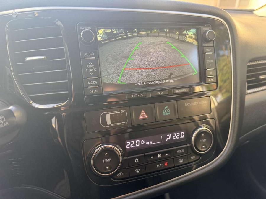 Grey Mitsubishi Outlander 2014 in Ukmerge, with an engine capacity of 2.27 L and mileage of 270 thousand km for 7350 €, photo 8 on AUTOMOTO.COM.LV