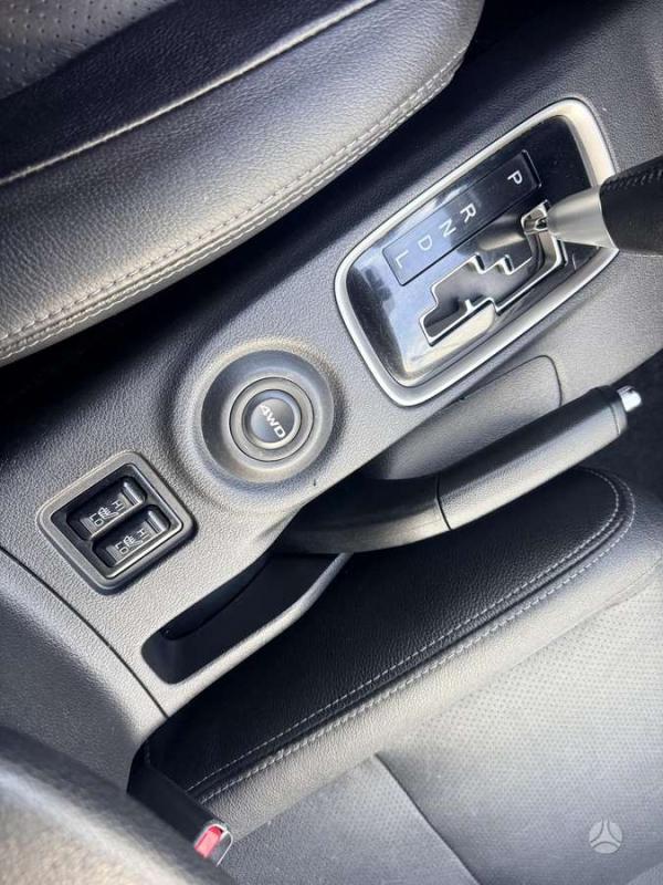Grey Mitsubishi Outlander 2014 in Ukmerge, with an engine capacity of 2.27 L and mileage of 270 thousand km for 7350 €, photo 9 on AUTOMOTO.COM.LV