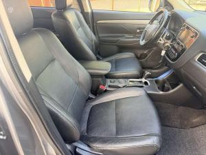 Grey Mitsubishi Outlander 2014 in Ukmerge, with an engine capacity of 2.27 L and mileage of 270 thousand km for 7350 €, photo 11 on AUTOMOTO.COM.LV