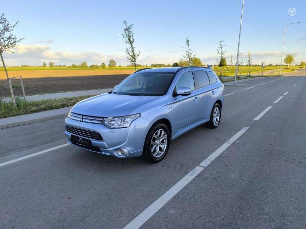 Pelēks Mitsubishi Outlander 2014 Marijampole, ar dzinēja tilpumu 2.00 L un nobraukumu 289 tūkst. km par 6200 €, foto 1 vietnē AUTOMOTO.COM.LV