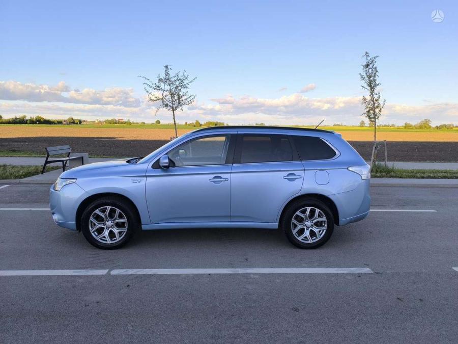 Grey Mitsubishi Outlander 2014 in Marijampole, with an engine capacity of 2.00 L and mileage of 289 thousand km for 6200 €, photo 3 on AUTOMOTO.COM.LV
