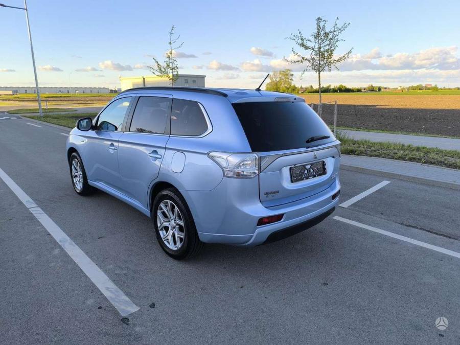 Grey Mitsubishi Outlander 2014 in Marijampole, with an engine capacity of 2.00 L and mileage of 289 thousand km for 6200 €, photo 4 on AUTOMOTO.COM.LV
