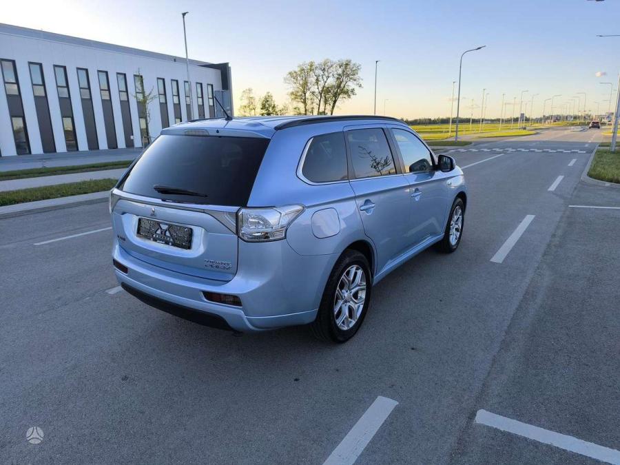 Grey Mitsubishi Outlander 2014 in Marijampole, with an engine capacity of 2.00 L and mileage of 289 thousand km for 6200 €, photo 6 on AUTOMOTO.COM.LV