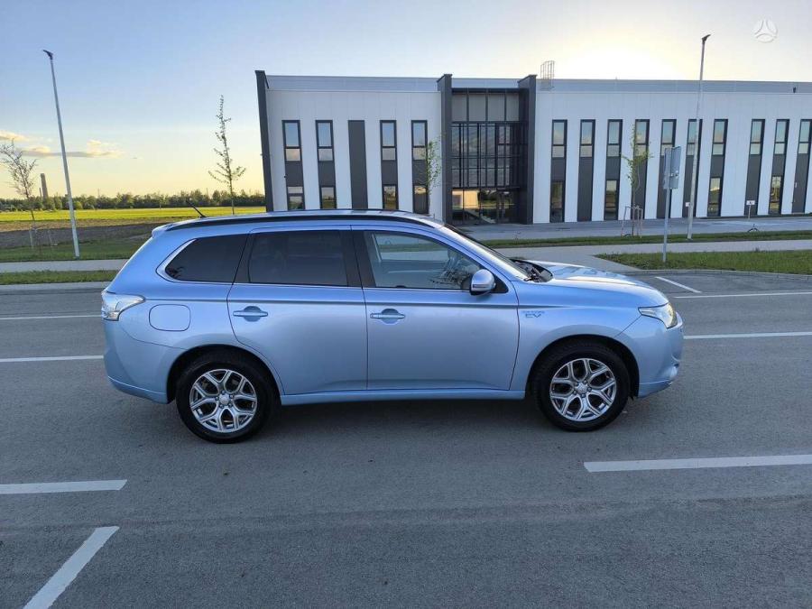 Grey Mitsubishi Outlander 2014 in Marijampole, with an engine capacity of 2.00 L and mileage of 289 thousand km for 6200 €, photo 7 on AUTOMOTO.COM.LV