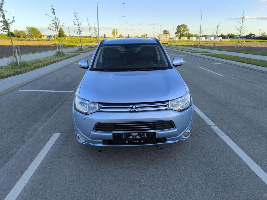 Grey Mitsubishi Outlander 2014 in Marijampole, with an engine capacity of 2.00 L and mileage of 289 thousand km for 6200 €, photo 9 on AUTOMOTO.COM.LV